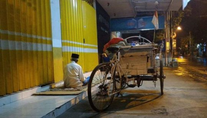Tukang Becak Dan Uang 50 Rebu - Islampos Tukang Becak Dan Uang 50 Rebu - Islampos
