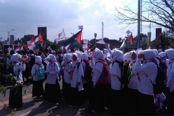 Ratusan Warga Subang Gelar Aksi Solidaritas Dukung Al-Aqsha - Islampos Ratusan Warga Subang Gelar Aksi Solidaritas Dukung Al-Aqsha - Islampos