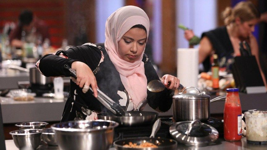 Ini Dia Kontestan Masterchef Kanada Berhijab Pertama - Islampos