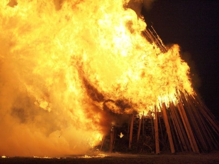 5 Warna Api Berdasarkan Tingkatan Suhu - Islampos