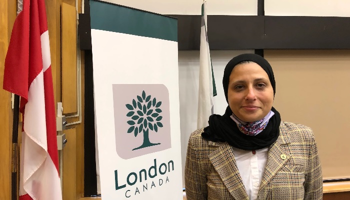 Cerita Mariam Hamoud, Muslimah Berhijab Pertama Yang Dilantik Sebagai ...